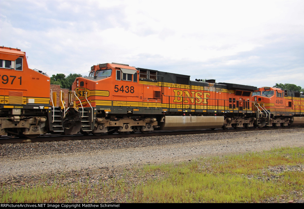 BNSF 5438
